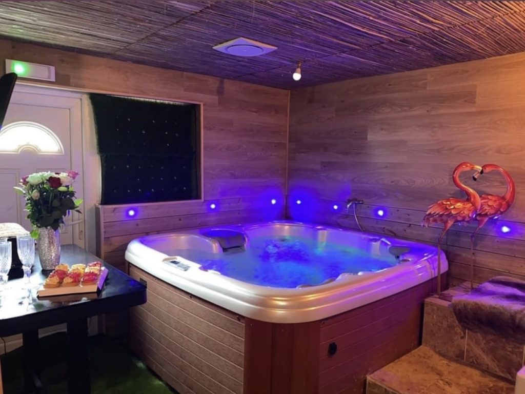Spa Indoor Hot Tub - GlamMaster
